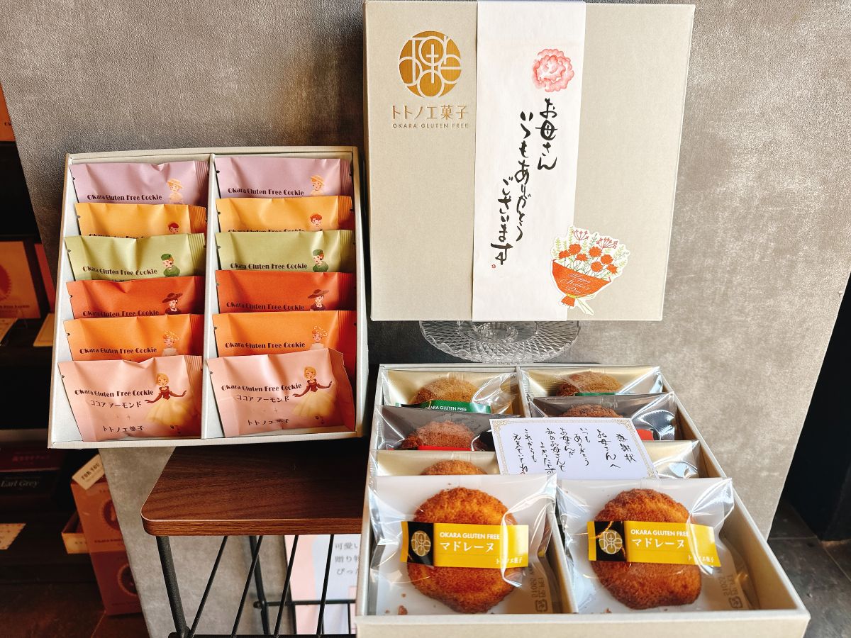 母の日だけの特別な詰め合わせをご用意いたしました。 お重を開けた瞬間、笑顔があふれる。 日頃の感謝をお伝えする贈り物にぴったりの上品な焼き菓子詰め合わせです。 トトノエお重箱　母の日限定2段重セット（紙袋付） 丁寧に焼き上げた焼き菓子を、上...
