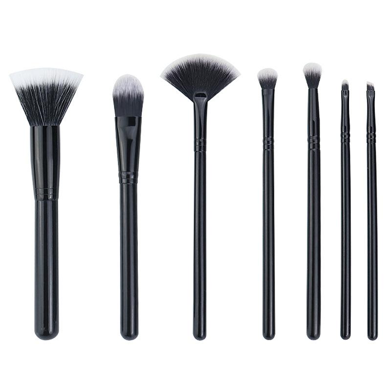 メイクブラシ 7本セット 携帯用 チークブラシ ファンデーションブラシ セット 高密度 人工毛 メイク道具 化粧ブラシ・カテゴリ: 化粧ブラシセット・ブラシ本数: 7本・ブラシ毛材質: 人造繊維・ブラシ柄材質: 木・ブラシ柄仕様: 長柄・外...