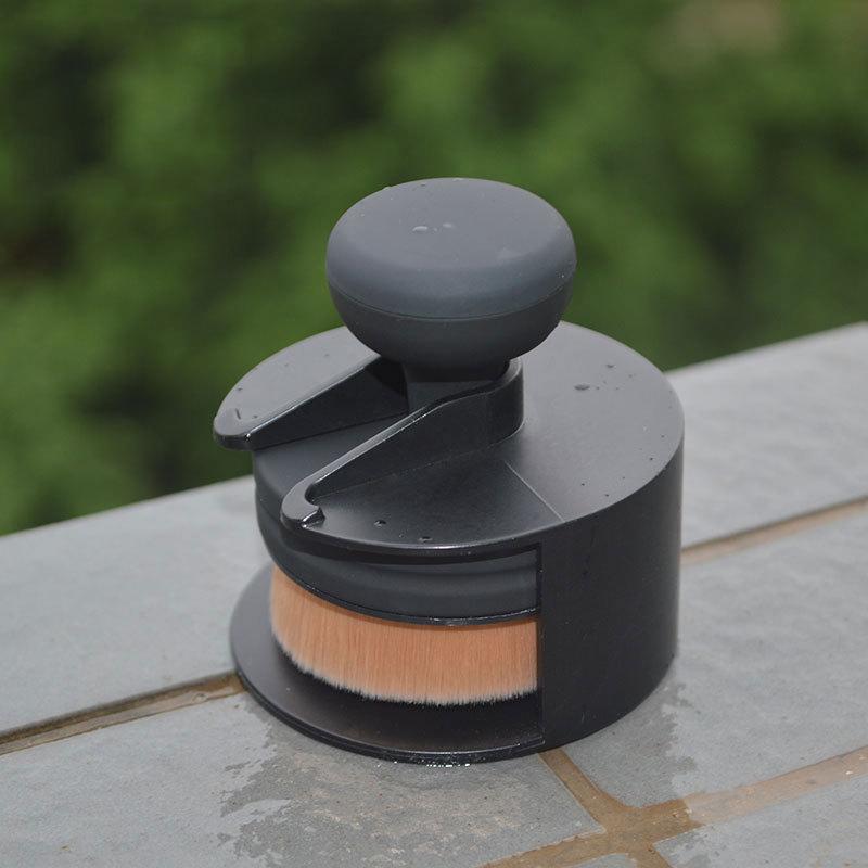 ファンデーションブラシ 携帯用 スライド式 斜めカット 人工毛 フェイスブラシ チークブラシ パウダーブラシ 短柄 メイクブラシ・商品カテゴリ: 蜜粉ブラシ, ファンデーションブラシ, チークブラシ・ブラシ本数: 1本・ブラシ素材: 人造繊...