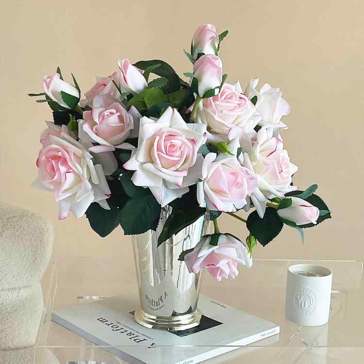 造花 インテリア 3本 手触り 保湿 ローズ 薔薇 リアル 偽物 ブーケ ウェディング 結婚式 室内 ディスプレイ 飾り ミルクピンク シャンパン・素材: 絹花・工芸: 手感保湿・品種: 玫瑰・用途: 婚庆, 户外, 写真撮影, ホームデコ...