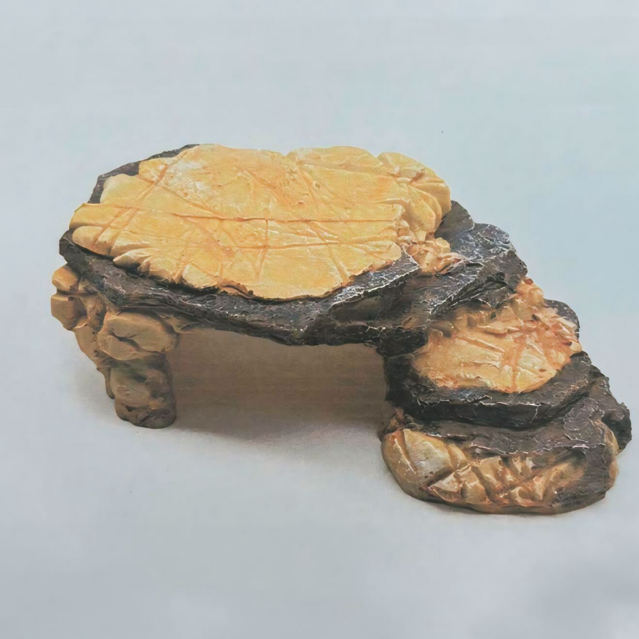 爬虫類 シェルター 隠れ家 サイズ：25x15x8.5cm 素材：陶器 岩のようなデザインが特徴のシェルター 重さがあるのでひっくりかえりにくく水洗いもできてお手入れがしやすい。自然なデザインでレイアウトのアクセントになりおしゃれ爬虫類・両...