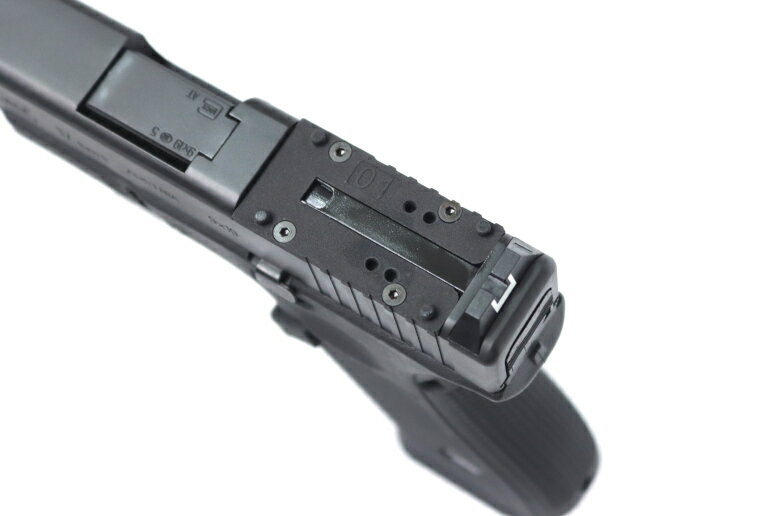 UMAREX/GHKがリリースしたGLOCK17 Gen5 MOSに対応するドットサイト用マウント マウントマウントプレート4枚組ではそれぞれ、Docter・Trijicon・C-more・Leupold系統の ドットサイトに幅広く対応4つ...