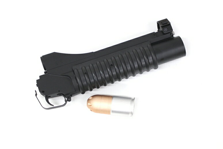 18歳以上対象商品 日本国銃刀法規制適合品 初速は0.98J以下に調整されています。 DOUBLE BELL製のグレネードランチャーとモスカートのセット品 M16やM4シリーズのエアガンへ取り付ける為のアダプターの他、 他機種のエアガンへ取...