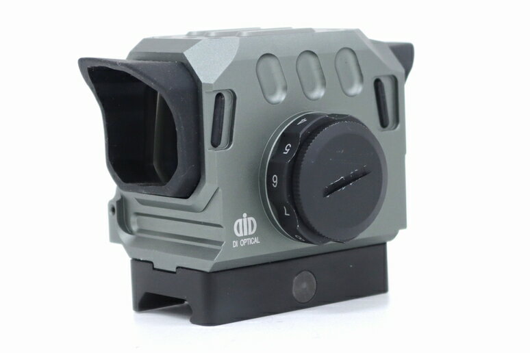 DI OPTICAL EG-1をモデルにしたレプリカドットサイト 四角い箱型デザインで汚れや周囲の光に強い設計。 前後についてるフード部分はラバー製で取り外しが可能です。 ●カラー：グレー ●長さ：約9.1cm（フードなし約6.4cm） ●...