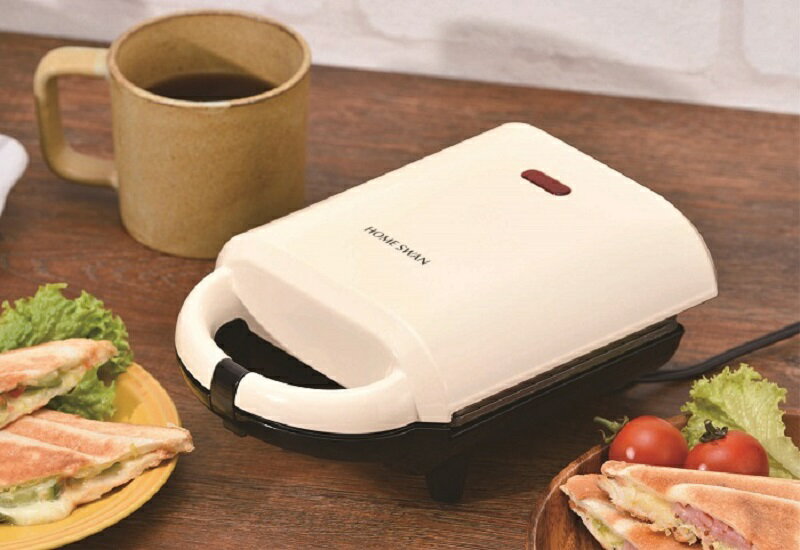 ★食パンのサイズに合わせた形状。 ★プレートは離型性の良いフッ素樹脂塗装。 ★シングルタイプなのでコンパクトサイズ。 ★アツアツの美味しさをお楽しみください。 商品詳細 サイズ重量 サイズ：幅155×奥行220×高さ95mm 重量：約860...