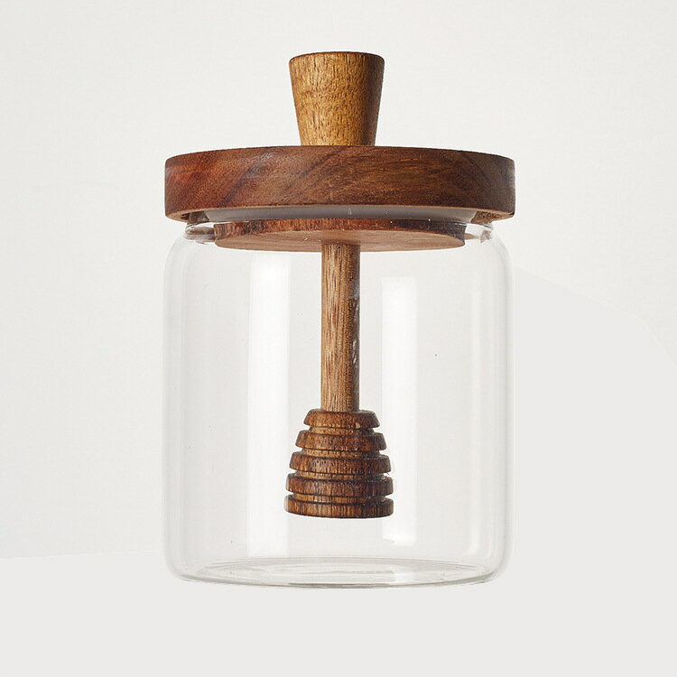 アカシア木の温もりある天然木蓋と、クリアで美しいガラスを組み合わせた軽奢スタイルのハチミツジャーです。付属の蜂蜜スティックでそのまま使える便利なデザイン。円形フォルムで安定感があり、蜂蜜だけでなく、砂糖・塩・コーヒー粉・ナッツ・茶葉・キャン...