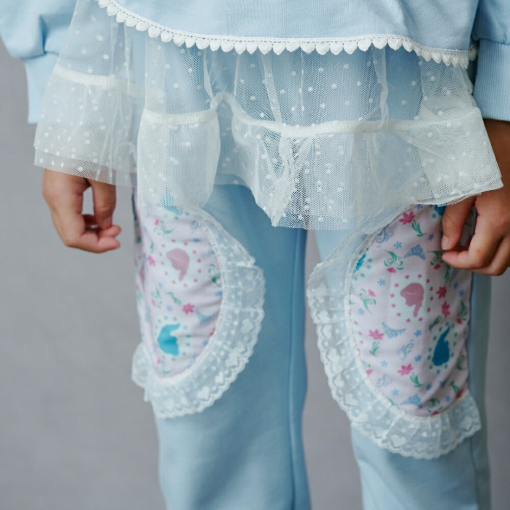 【Sophitica × tsumashi1118さん】 Disney　アナと雪の女王 裏毛チュールパンツインフルエンサーツマシさんのディズニーコレクション。ウエストのチュールやアナ雪のシルエット柄のアップリケがポイントのパンツです。セット...