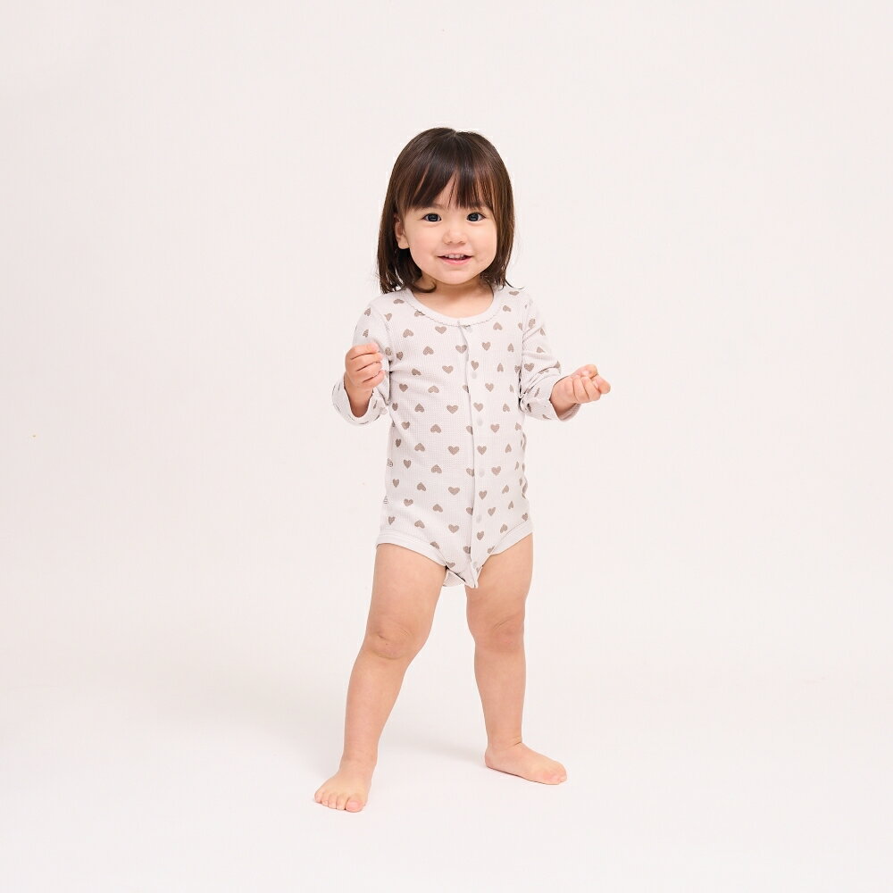 ベビーザらスオリジナル柔らかく伸縮性・通気性も良いワッフル素材の長袖前開きロンパース肌着です。綿100％の優しい着心地です。洗い替えにも便利な2枚組です。洗濯ネームは肌に直接ふれない外付け仕様になっています。＜サイズ＞ 60cm：総丈38c...