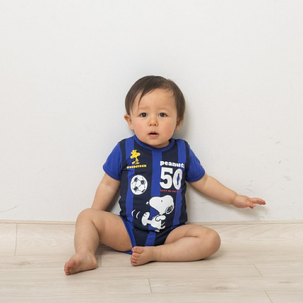 【トイザらス・ベビーザらス限定】PEANUTSブランドの半袖ボディスーツです。サッカーのユニフォーム風のデザインがとってもおしゃれです。背番号が書かれた後ろ姿がかわいいポイントです。＜仕様＞肩開き仕様＜サイズ＞70cm：身丈41cm　身幅2...
