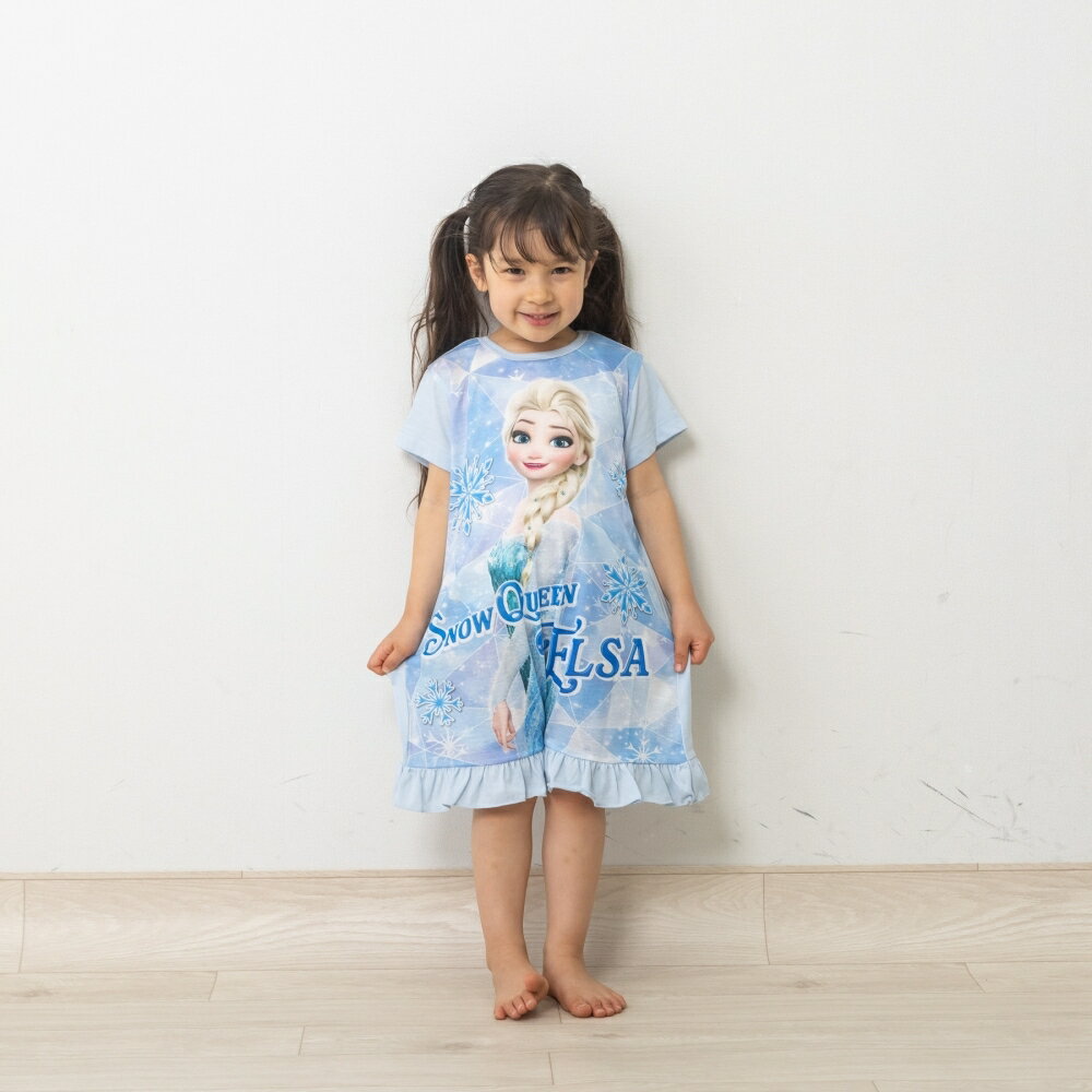 【トイザらス・ベビーザらス限定】女の子に大人気のディズニーキャラクター　アナと雪の女王 のナイトドレスです。裾にはまくれ防止のプランサーがついています。鮮やかな転写プリントと裾のギャザーがかわいいポイントです。プリンセス好きな女の子のパジャ...