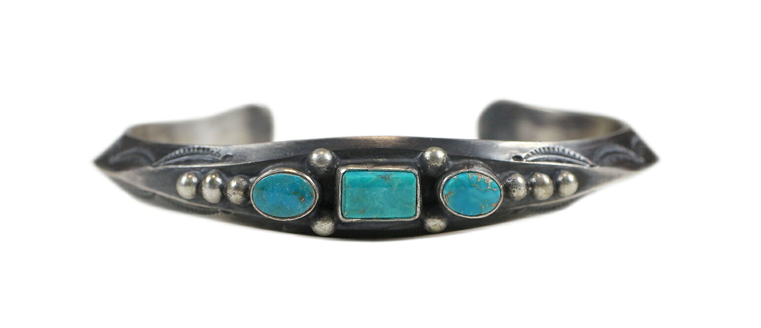 商品情報商品説明-Navajo #2615 Fritson Toledo "Bangle (Fox Turquoise)"-・#2615・Made in USAサイズ＜サイズスペック＞内周：14.1cm開口部：2.8cm最大幅：1.1cm最...