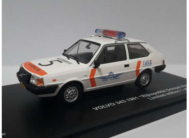 ▶ PRODUCT DETAILS メーカー TRIPLE9 スケール 1/43 商品状態 新品 ⚠ 海外製品に関するご案内 本製品は精密ディスプレイモデルのため、製造工程上、個体差が見られる場合がございます。微細な...