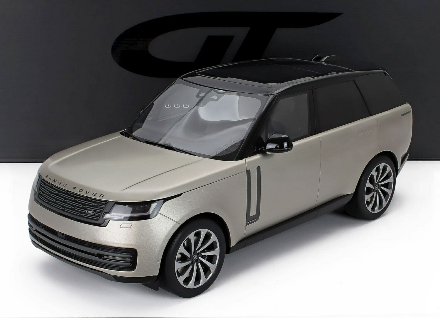 ▶ PRODUCT DETAILS メーカー GT SPIRIT スケール 1/12 商品状態 新品 ⚠ 海外製品に関するご案内 本製品は精密ディスプレイモデルのため、製造工程上、個体差が見られる場合がございます。微...