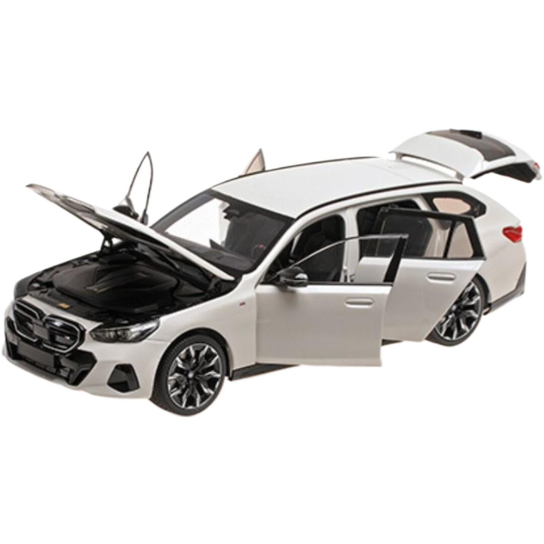 ▶ PRODUCT DETAILS メーカー MINICHAMPS スケール 1/18 商品状態 新品 ⚠ 海外製品に関するご案内 本製品は精密ディスプレイモデルのため、製造工程上、個体差が見られる場合がございます。...