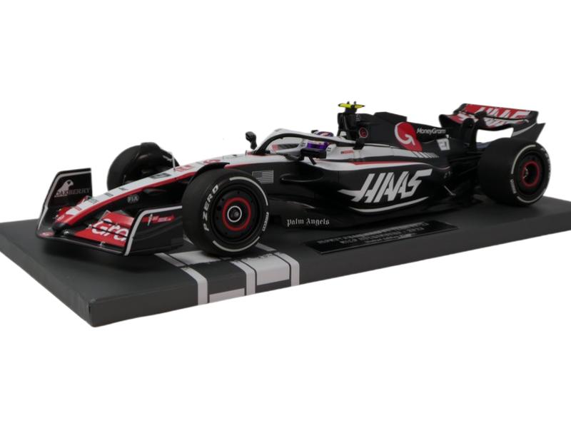 商品詳細 メーカー MINICHAMPS スケール 1/18 お届け時期 お届けの目安の記載を必ずご確認ください。 在庫について 在庫管理に関しましては細心の注意を払っておりますが、他サイトとの併売の為、在庫切れの場合がございます。万が一売...