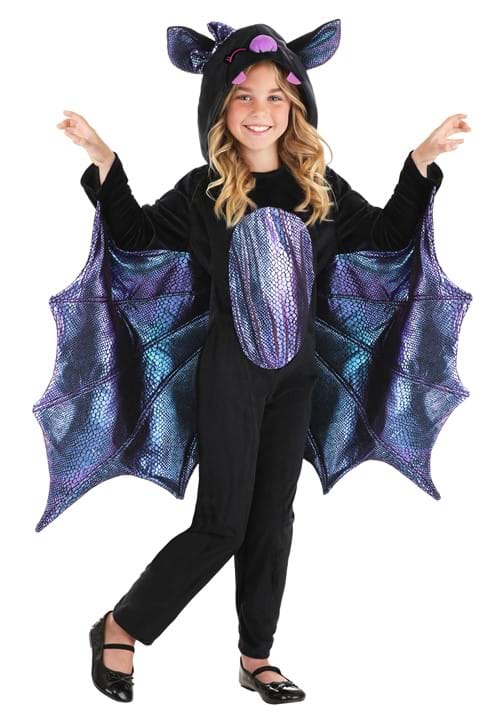 光沢のある生地を使用した子供用バット（コウモリ）のコスプレ衣装です。ハロウィン、仮装パーティー、舞台衣装に最適な本格的なデザイン。 ▶ セット内容 ✓ フード付きジャンプスーツ ※ 記載以外の小物は付属しません。 ...