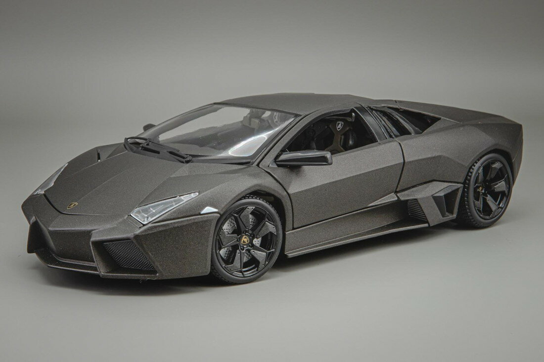 ▶ PRODUCT DETAILS メーカー Bburago スケール 1/18 商品状態 新品 ⚠ 海外製品に関するご案内 本商品は海外メーカーによる量産モデルのため、塗装のわずかなムラ・小キズ、パーツ取り付け位置...