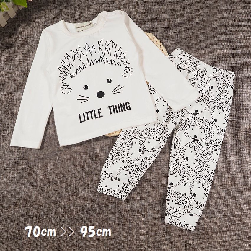 長袖Tシャツ＆長ズボンの上下2点セットです。キュートなハリネズミがプリントされています♪【サイズについて】画像をご参照ください。【素材について】100%綿長袖Tシャツ＆長ズボンの上下2点セットです。キュートなハリネズミがプリントされています...