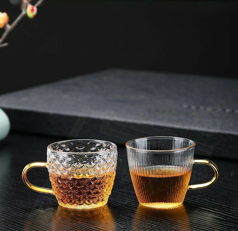 商品情報商品説明 ■商品説明■ ●材質:ホウケイ酸ガラス ●容量：100ML ●タイプ1商品サイズ:高さ5.5CM*底の直径4.5CM、ボトル口の直径6.5CM ●タイプ2商品サイズ:高さ6CM*底の直径5.5CM、ボトル口の直径6CM ●...