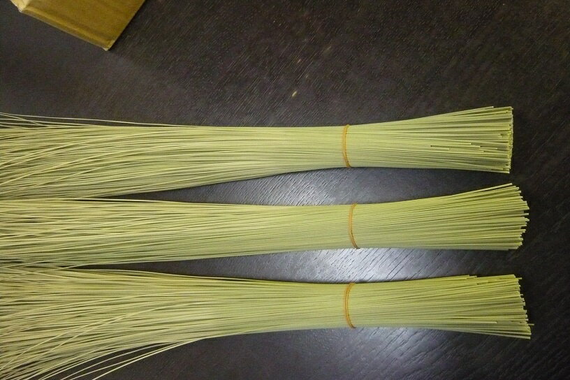 イグサの空気清浄作用や、香りのリラックス作用を活かして、イグサをそのまま飾るという発想です。 ※商品には、容器は含まれません。 商品説明 ●水の子会のイグサを使用したインテリアです。 そのまま飾ることで、消臭効果やイグサの香りによる癒し効果...