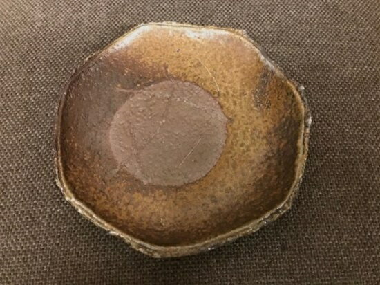 ※この商品は、ムーBIZEN小皿1枚となります。※この商品は、ムーBIZEN小皿1枚となります。サイズ　直径約17センチ　重量　約250g高さ　18ミリ