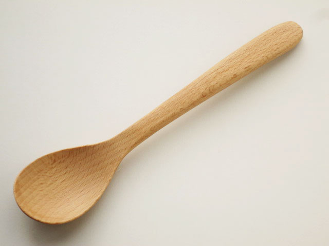 使いやすさを一番に考えた木製食器です。 金属と違う口当たりの柔らかな感触は一度使えばやみつきに・・・♡ もう金属のスプーンには戻れません・・・ 当店スタッフの一押し商品です！！ 木製食器は陶磁器や金属、ガラスより軽くて丈夫で、熱...