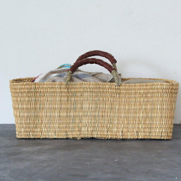 在庫状況のページはこちら&nbsp; 商品説明サイズ幅:約51cm*奥行:約19cm*高さ:約16cm(商品によってバラツキがございます。) ※別ページで在庫の中からご希望の形のものをお選び下さいご確認下さい材質 ストロー(水草)商品説明・...