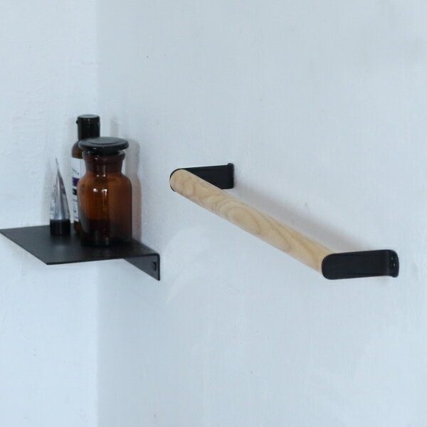 商品説明サイズ幅:約41cm*奥行:約5.5cm*高さ:約2cm 重さ:約145g材質アッシュ材・鉄 商品説明※使用されていくうちに、ある程度は経年変化により色は深くなります。 変化していく様子もお楽しみください。 取付ネジが付属します。(...