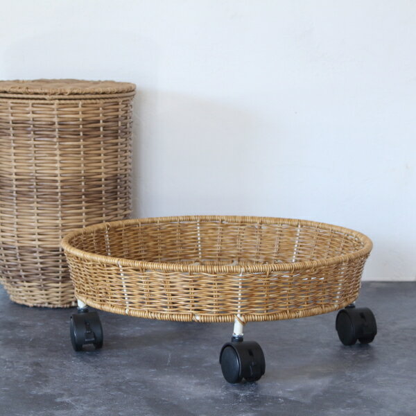 商品説明サイズφ:約38cm*高さ:約13cm 重さ:約865g 耐荷重:約20kg 材質 ポリエチレン ポリプロピレン アイアン PVC商品説明・火のそばや直射日光の当たる場所、高温になる場所には置かないでください。 ・手編みのため、サイ...