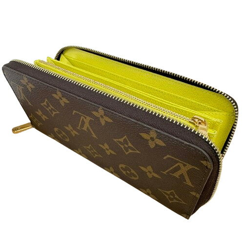 商品情報 ブランド Louis Vuitton ルイヴィトン ライン モノグラム 型番 M25914 幅 約19.5cm 高さ 約10.5cm 奥行き 約2.5cm 付属品 箱、保存袋 色 ブラウン×イエロー 備考 金具の小傷、若干の角スレ...
