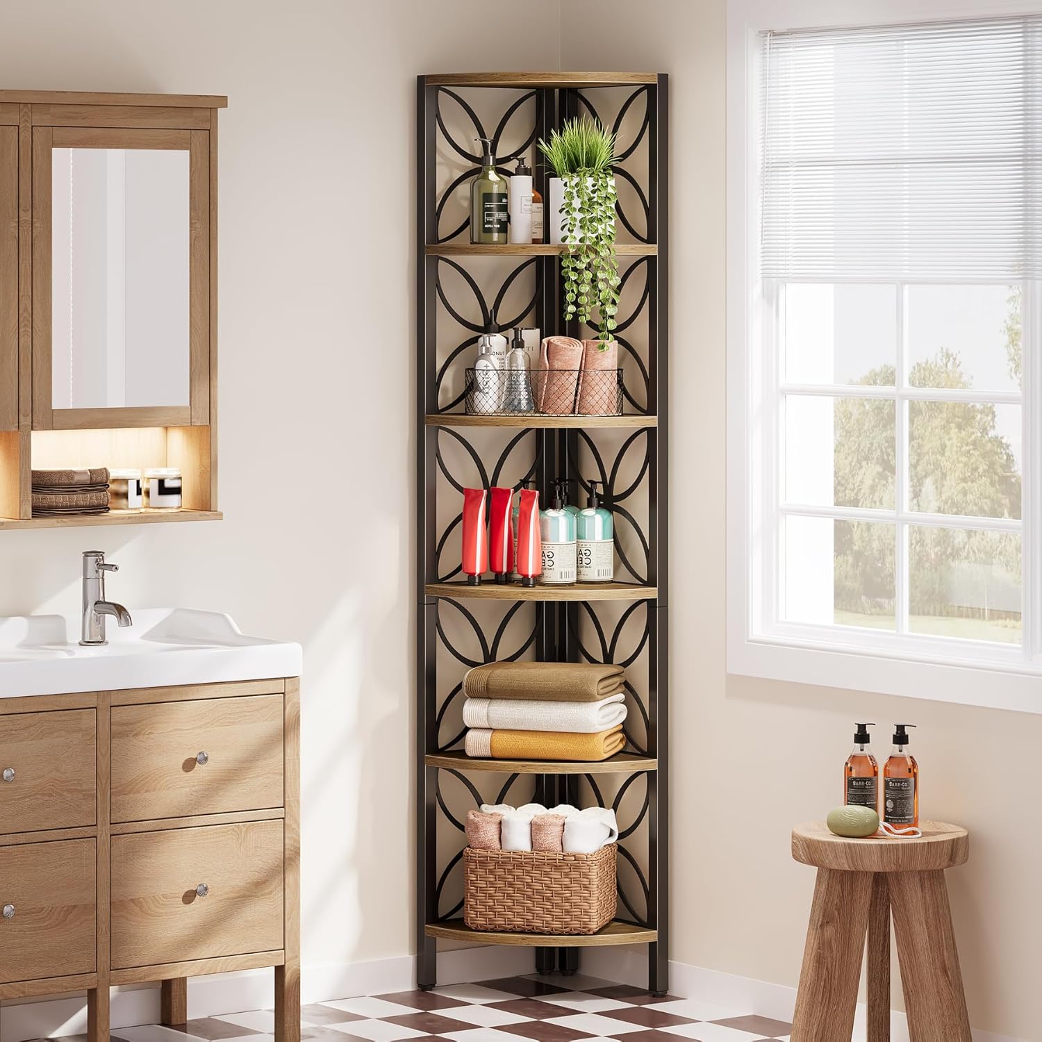 【収納棚】 部屋の隅やコーナースペースを有効活用できるよう設計されています。本棚としてだけでなく、収納ラックとしても機能します。書籍や小物、装飾品など、さまざまなアイテムを整理して収納できます。 【デザイン】 書籍やディスプレイアイテムを美...