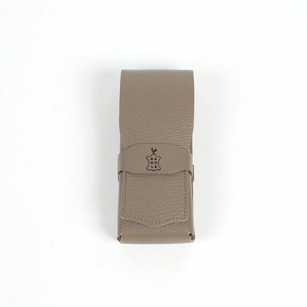 メーカー：Garo Leather Studio製品名：Travel watch case Long type トープ素材：外装：イタリアンカーフ 内装：高級合成スエードカラー：トープ商品詳細：良質なイタリア製牛革を贅沢に使用したロングタイ...