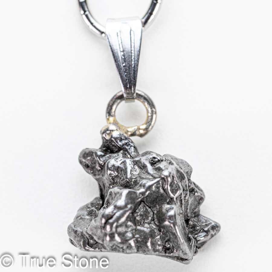 小さな頃、願い事を叶えたい一心で夜空を見上げ「流れ星」を探していたあの日。 不思議と「探す」と見つかりません。 偶然「流れ星」を発見しても、「あっ」と思った瞬間燃え尽きていたあの日。 そういう時に限って「願い事」は忘れています。 それなら、...