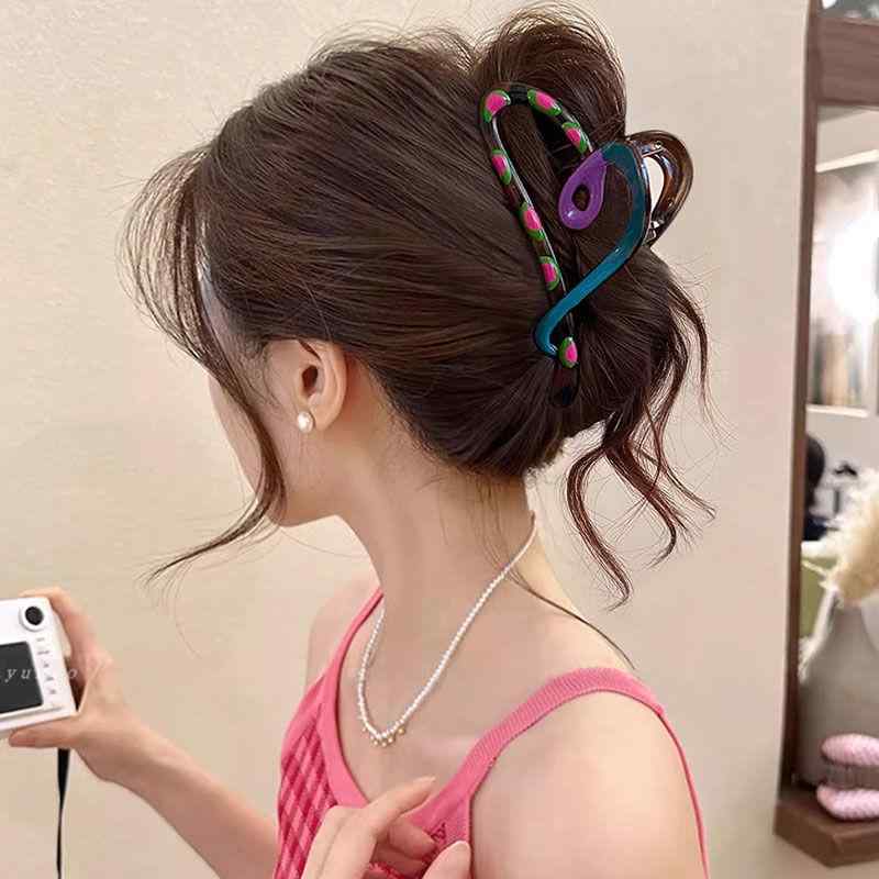 ・カテゴリ: ヘアアクセサリー・主な素材: アクリル・スタイル: シンプル・スタイル分類: ファッション通勤・デザイン: ハート/心形・タイプ: バンスクリップ・処理技術: ハンドメイド・対象: レディース・カラー展開: コントラストカラー...