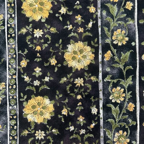 約108cm巾 綿85％麻15％ 【ハンドメイド作家さんのmaruco partsさんと、スワニーのコラボレーション生地】ナチュラルな綿麻シーチング生地にエスニックムードのある柄を描いています。 生地は針通りのよい綿麻シーチング生地 柔らか...