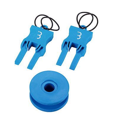 スペック■油圧式ブレーキ搭載バイクのホイールを外した移動時に役立つピストンパッドとチェーンガイド。■ホイールを外している時、ピストンパッドでブレーキパッドを広げる事が可能。■O-リングとピストンパッドでほぼすべてのブレーキに対応。■チェーン...