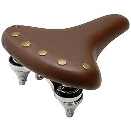 スペック■PVC+鋲付■Φ7mmスチールレール■サイズ：L270×W225×H130mm■重量：860g■スチールコイルスプリング付特長クルーザーやクラッシックデザインのシティ車に最適な鋲+スプリング付き快適サドル。在庫状況■通常2〜5日ほ...