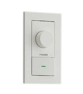 プラスチック 白巾70 高120 埋込穴51×71 埋込深35 出23mm0.2kg調光(2回路)の場合：1回路あたり30台まで調色調光の場合：30台まで負荷容量が1000VAを超える場合は、照明器具の電源を調光器からとらずに別途電源を設け...