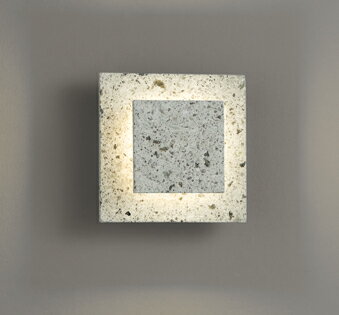 ●大谷石の素材感そのものをアートパネルのように魅せるブラケット。点灯しても自然光でも空間を静かに彩ります。電球色定格光束：215lm定格消費電力：4.5WRa942700K大谷石巾□180・出75・1.1kg調光器不可9VA(100V)LE...