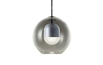 ※灯具のみ、ランプは別売です。LEDフラットランプφ70（口金GX53-1）用半埋込型フランジコード140cm収納可能コードアジャスタ取付可能（LK01089・別売）55度までの傾斜天井に取付可能手造り品ですので寸法、および色味・模様が多少...