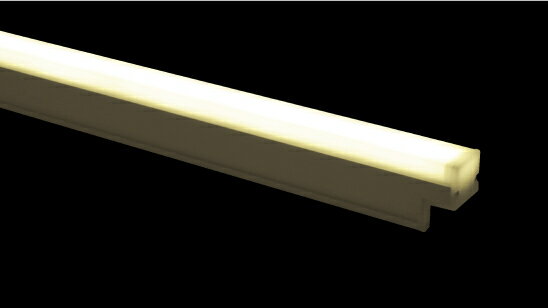 色温度：2700K入力電圧：100V皮相電力：11.5VA消費電力：11W本体：アルミ・樹脂演色性：Ra80以上重量：0.6kg位相調光対応付属品：取付金具×2、取付用ビス×2、取付用ワイヤー×2※連結時の消費電力の合計は最大500W以下に...