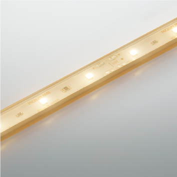 空間に光を満たすハイパワーでコストパフォーマンスの高い屋内用テープライト。最小曲げR30mmでフレキシブルに使用できます。電球色 2700K消費電力：12W定格光束：1010lmサイズ：高-9 幅-18 全長-1046mm演色性：Ra93定...