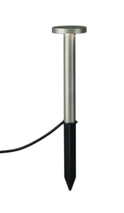 LED光源が極小である事を生かした、これまでにない細さのガーデンライト。電球色（2700K）Ra83定格光束：451lm消費電力：5.7Wステンレス（ダークシルバー塗装）アルミ（ダークシルバー塗装）重量：1.9kgアクリル（消し）電源電圧：...