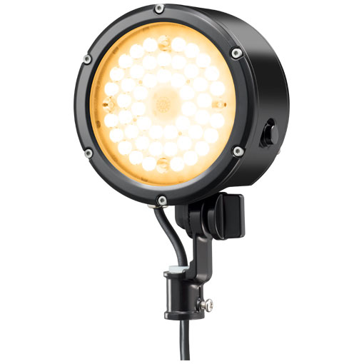 配光：中角タイプ光源色：電球色（2700K）定格光束：4050lm消費電力（100V）：33.9W平均演色評価数：Ra80質量：1.8kg1/10ビームの開き：48°電圧/周波数：100〜240V対応、50/60Hz共用本体：アルミダイカス...
