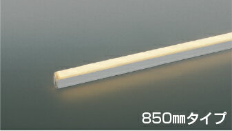 屋外で演出効果を高める間接照明。複数サイズの突き合わせ設置でさまざまな長さに対応可能です。電球色LED交換不可明るさ：材質：本体：アルミ・アルマイト仕上、カバー：ポリカーボネートサイズ：高-41 幅-32 全長-850mm 重-0.7kg◆...