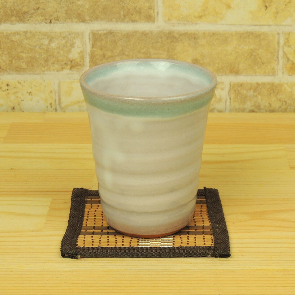 萩焼・フリーカップ（ブルー×ホワイト） 湯呑み 藁（わら）灰釉のシンプルなデザインのブルー×ホワイトのフリーカップ。ギフト包装も承ります。 サイズ：口径8cm、高さ10cm、紙箱 5