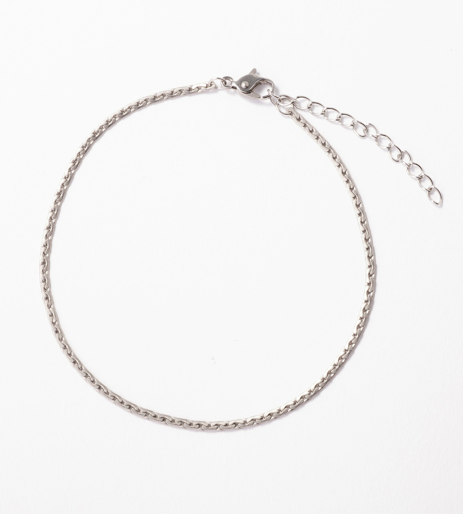 ※巾着・ギフトラッピングは別売りです。 ※アイテムは単品販売のため、ペア利用の場合は2点購入お願いします。 サイズ調整可能なアイテムです。お好みの着用感でお楽しみください。 繊細なつくりと品のあるシルエットが魅力のオーバルチェーンブレスレッ...