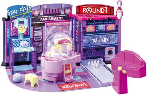 ★特徴 　・屋内型複合レジャー施設「ROUND1」とリカちゃんの 　　コラボレーション！ 　・カラフルに光るおしゃべりいっぱいのクレーンゲームやボウリング 　　ゲーム、フリースローゲームでリカちゃんファミリーと一緒に 　　遊ぼう！ 　・カラ...