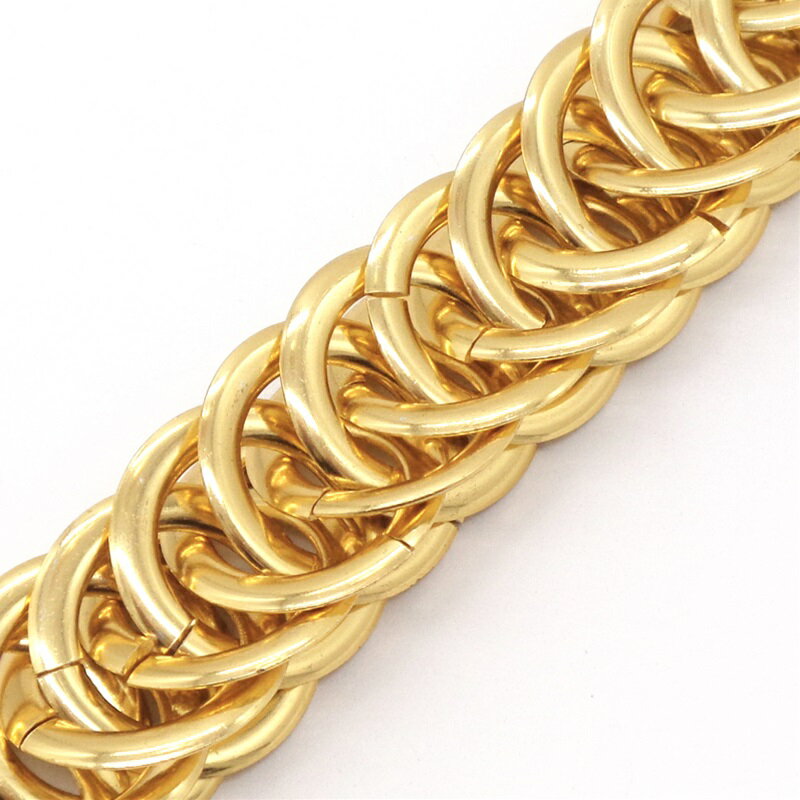 アルミ製のチェーンです。 軽い素材の為、イヤーアクセサリーにも最適です。 コマの繋ぎ目はロウ付けされていません。 逆ヤットコを使用すると、コマを簡単に開けられます。 &nbsp;