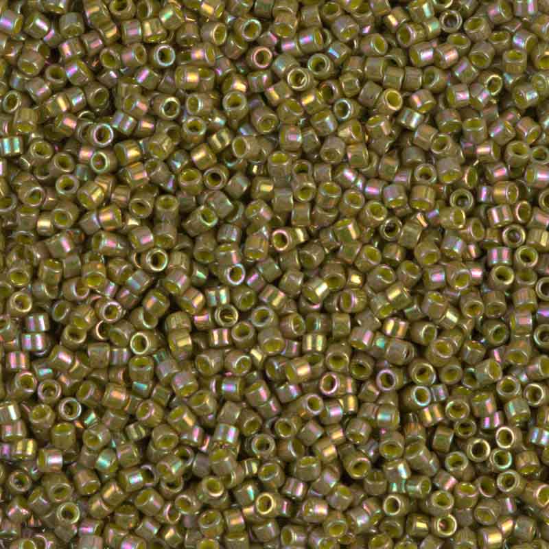 【サイズ】11/0外径：約1.6mm 穴の大きさ：約0.8mm 糸が通りやすいよう穴が大きめであり、ガラスの部分が薄く軽いビーズです。 ビーズ織り・ビーズステッチに適しています。 ※製造ロットにより、同じ品番でも多少の色違いが生じる場合があ...